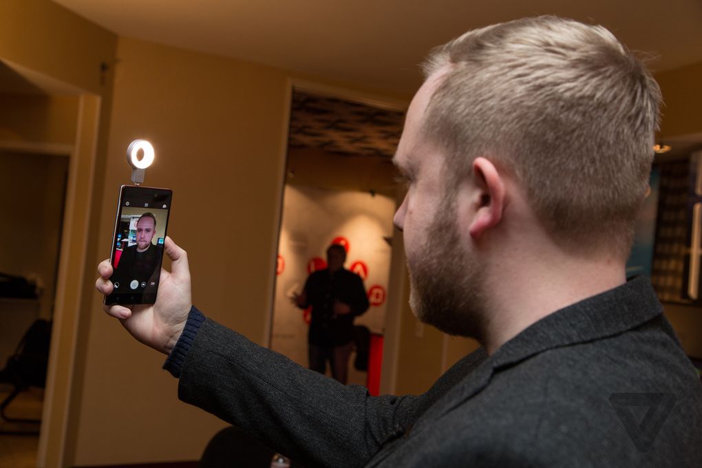 Lenovo’nun Yeni Selfie Flaşı: VIBE Xtension Selfie Flash Lenovo’nun Yeni Selfie Flaşı: VIBE Xtension Selfie Flash
